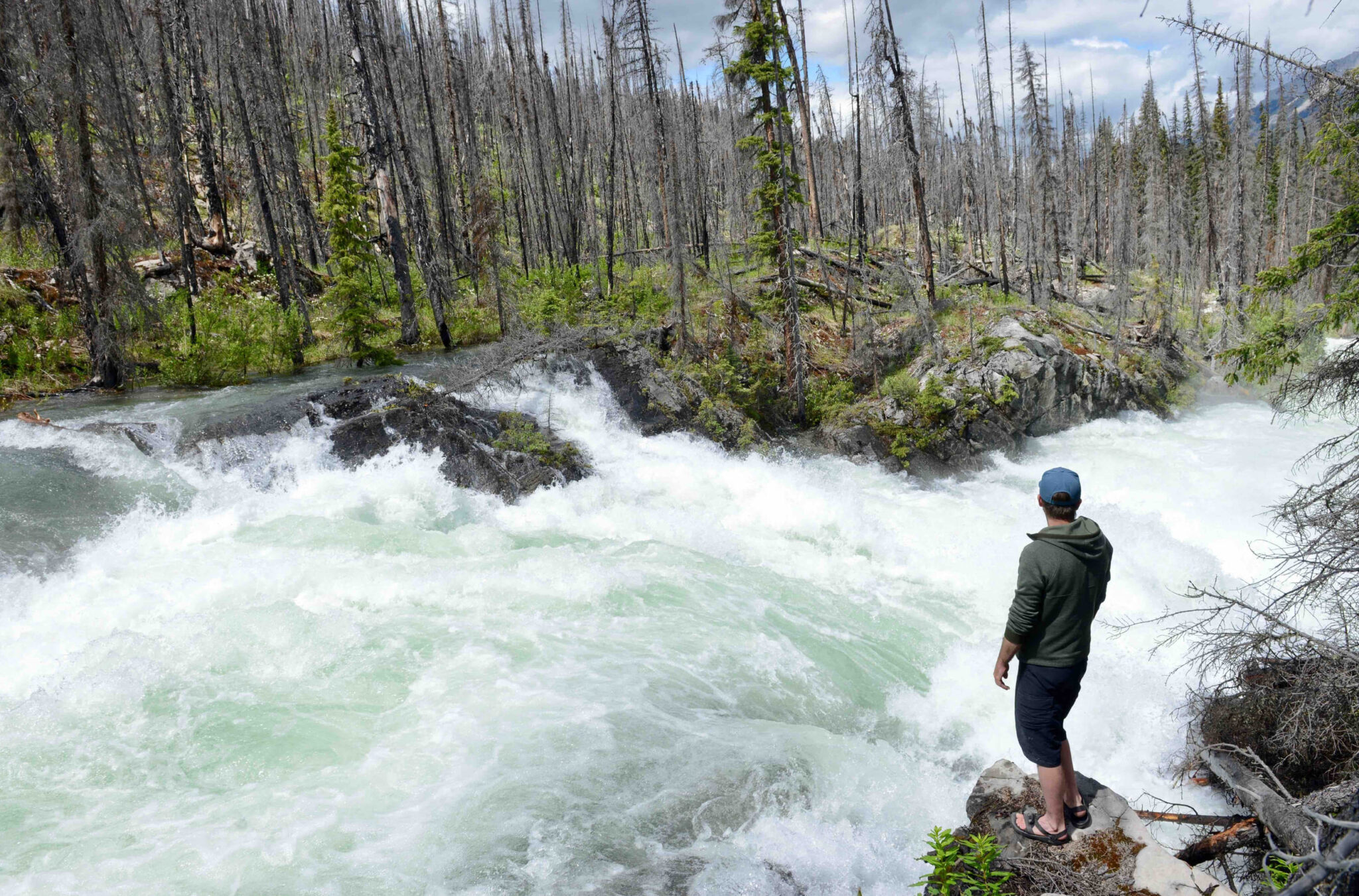 Overflowing Medicine Lake’s wild whitewater linked to warm pools on ...