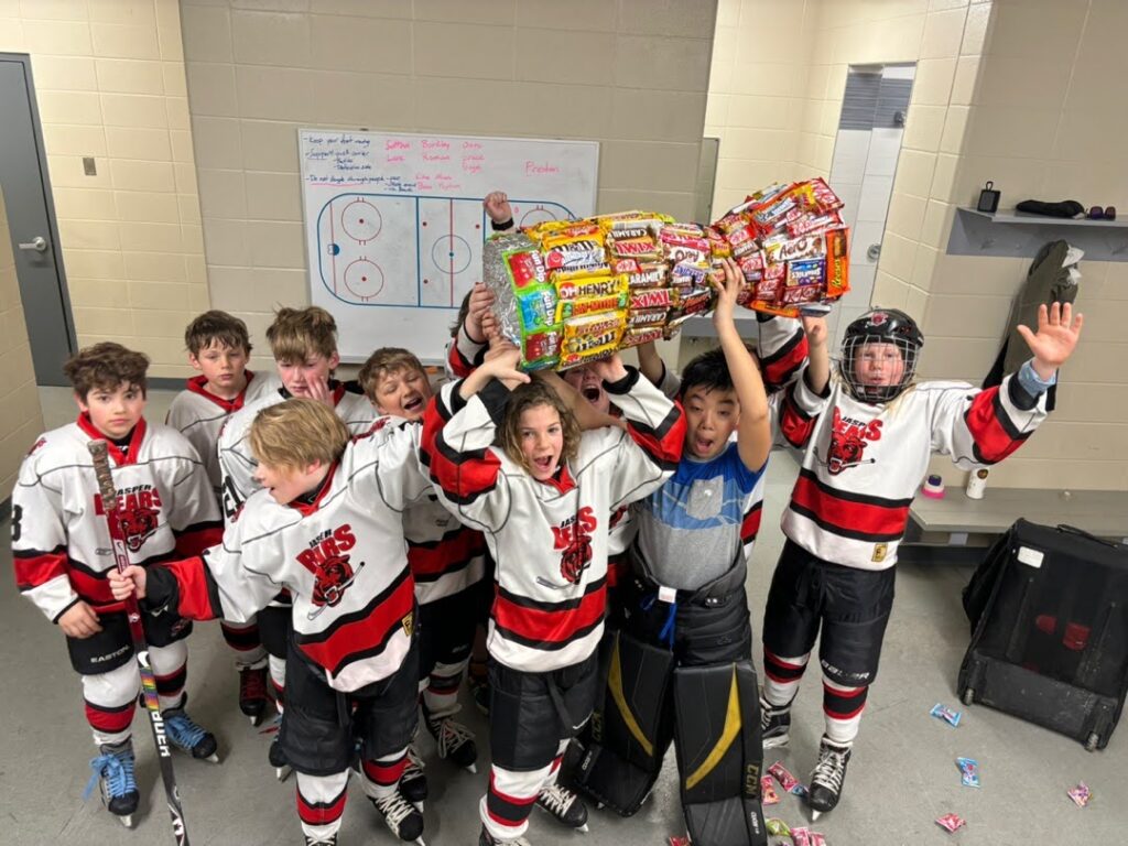 Jasper Bears end hockey seasons in style - News